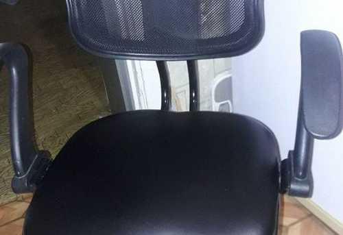 Компьютерное кресло новое кожа