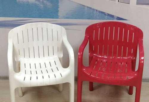 Стул-кресло пластиковый