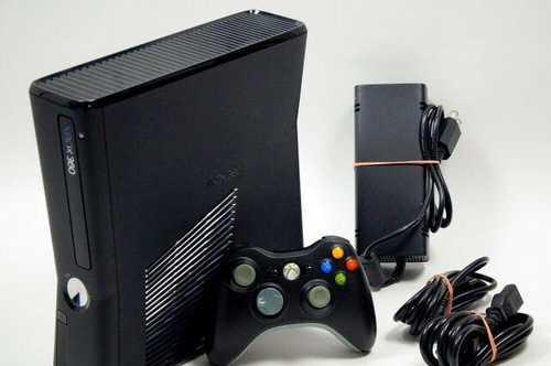 Xbox 360 slim (без жёсткого диска) +геймпад и игры