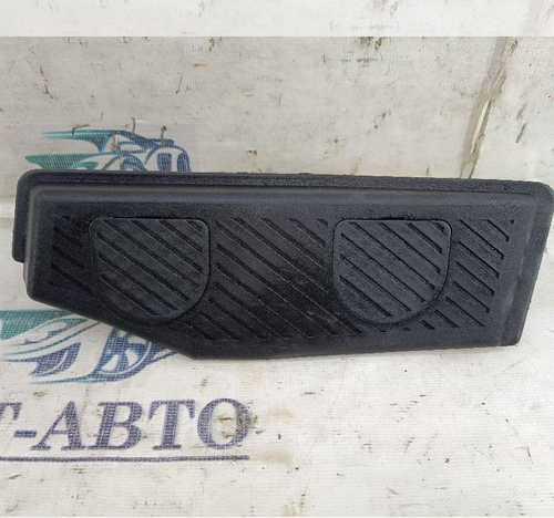 Упор под ногу водителя Mitsubishi Colt Z30 (2002—2012)