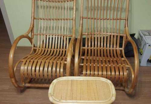Кресло качалка и столик из натурального ротанга