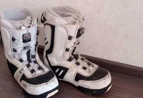 Сноубордические ботинки black white