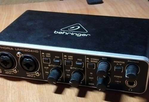 Behringer UMC204hd звуковая карта