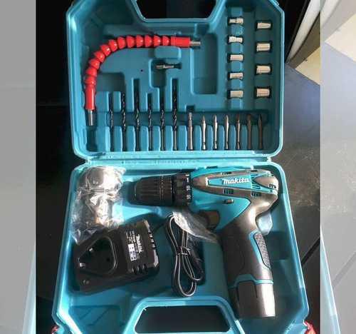 Шуруповерт Makita 12V