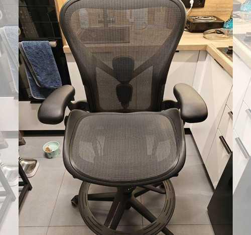 Компьютерное кресло Herman Miller Aeron remastered