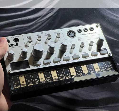 Синтезатор korg volca bass