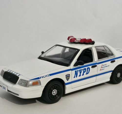 1:24 модель Ford Crown Police