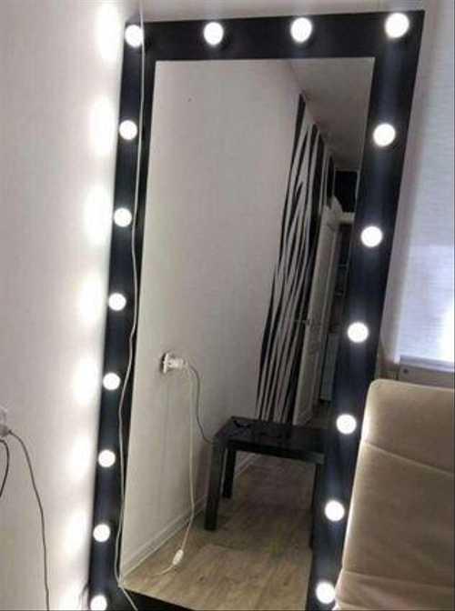 Зеркало с подсветкой лампочками