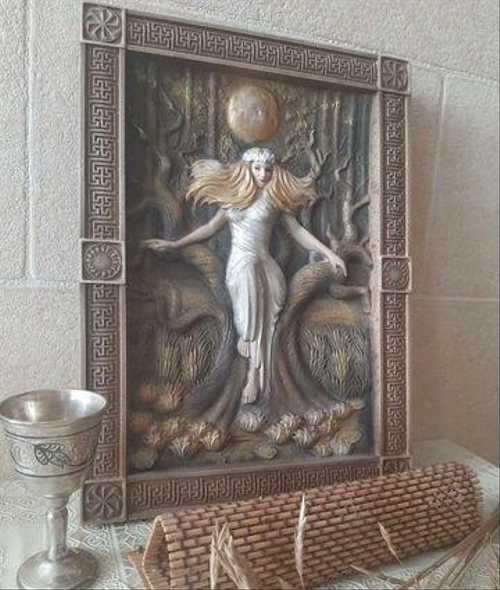 Картина резная Богиня Мара, бук, 275х198х18мм