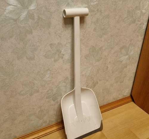 Лопаты автомобильные для снега Fiskars и др