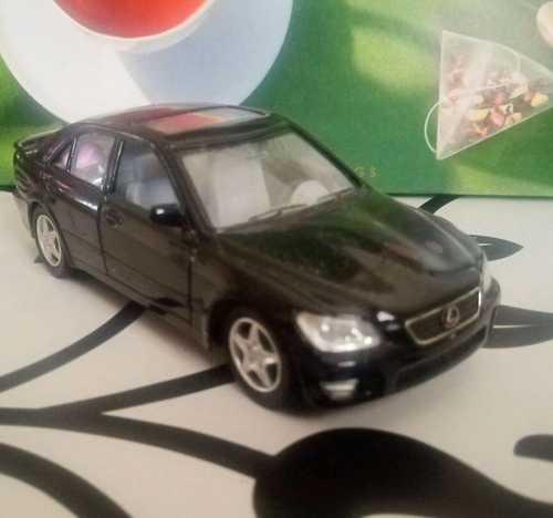 Модель автомобиля Lexus is 300. 1/36