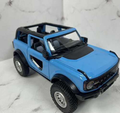 Модель машины Ford Bronco 1:24 Голубая