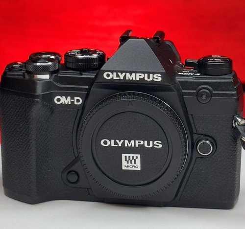 Olympus OM-D E-M5 Mark iii (как новый)