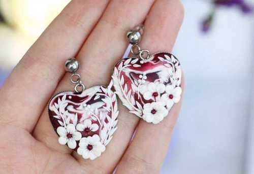 Серьги-сердечки из полимерной глины с цветами