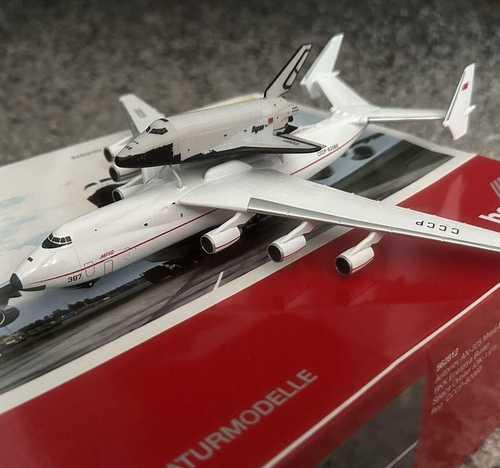 Модель самолета Ан-225+Буран 1:400