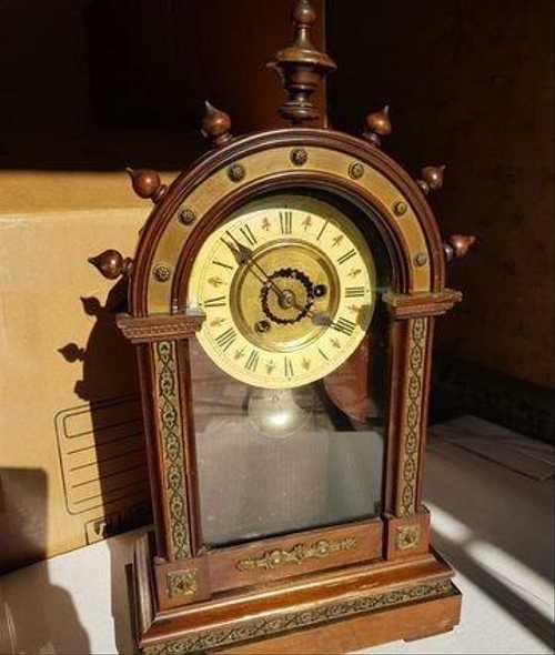 Старинные каминные часы с будильником