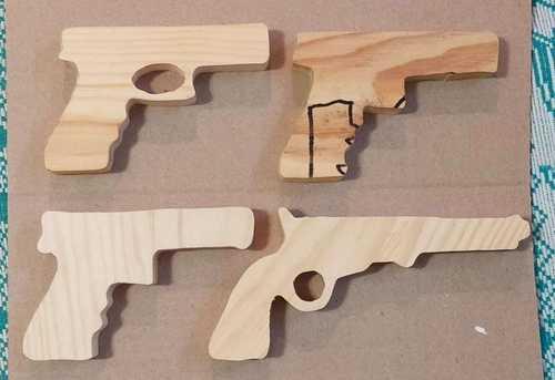 Игрушечный пистолет деревянный