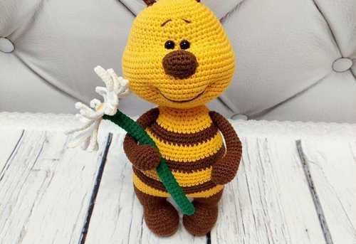 Вязаная игрушка пчела