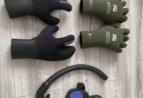 Перчатки, трубка и маска для подводного плаванья