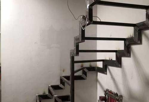 Металлокаркас лестницы