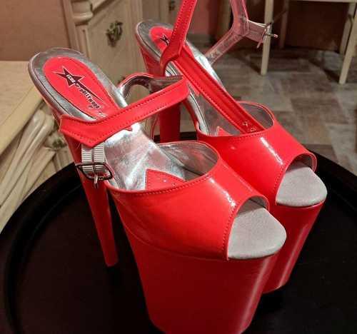 Стрипы Эхо Голливуда