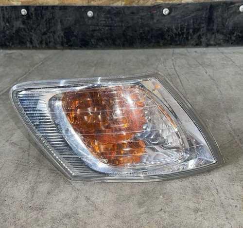 Поворотник правый Toyota Corolla Levin AE111