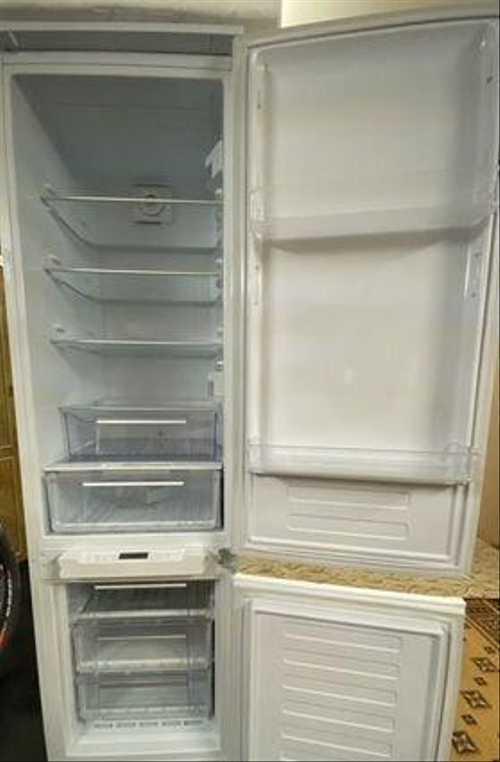 Встраиваемый холодильник Hotpoint ariston