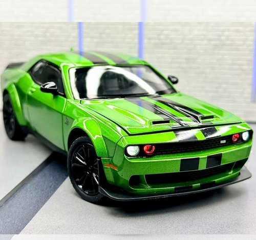 Машинка металлическая Dodge Challenger SRT