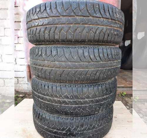 Bridgestone Ice Cruiser 7000 225/65 R17