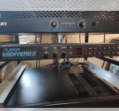 Процессор эффектов Alesis midiverb 2