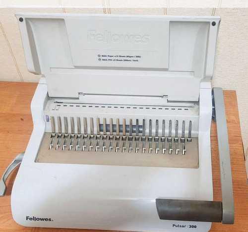 Брошюровщик Fellowes Pulsar