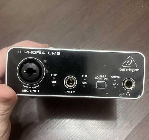 Звуковая карта behringer um2