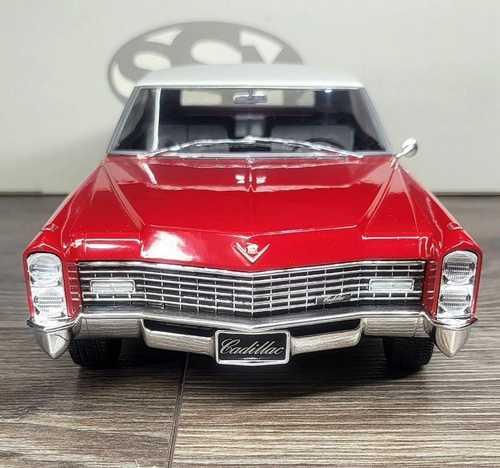 Модель Cadillac de ville 1:18
