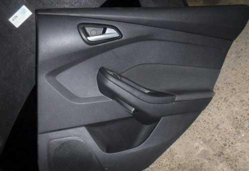 Обшивка двери задняя правая Ford Focus 3 xqda 2012