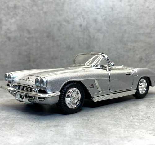 Коллекционная модель Danbury Mint Corvette 1:34