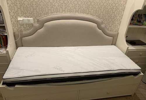 Итальянская кровать Haley с матрасом Vegas