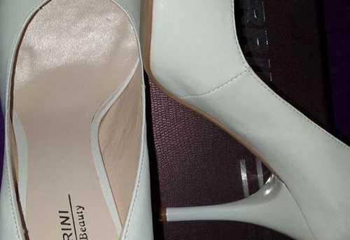 Туфли женские белые новые р.38