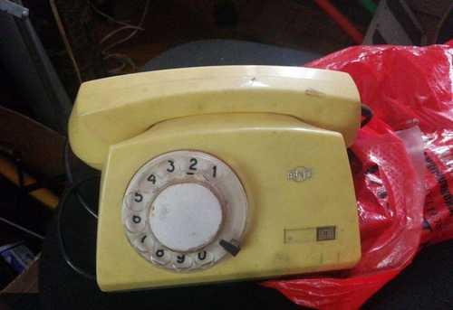 Старый телефон из СССР