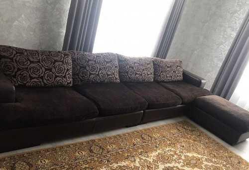 Огромный итальянский диван