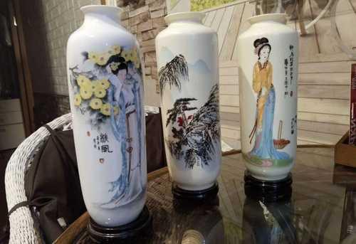Китайские с тончайшим фарфором на подставках вазы