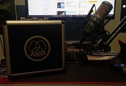 AKG Perception 220