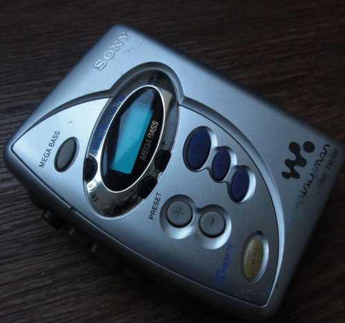 Кассетный плеер Sony Walkman WM-FX277, тюнер FM/AM