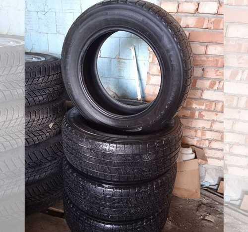 Marshal I'Zen Ice King KW21 215/60 R16 95Q