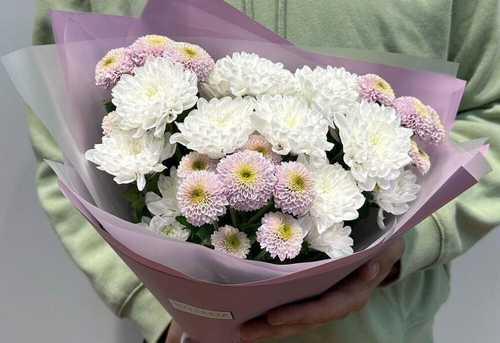 Букет белоснежная хризантема и мелкоцвет