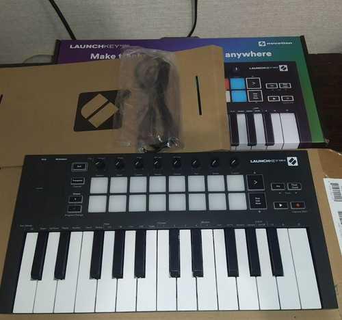 Midi клавиатура Novation LaunchKey Mini MK3