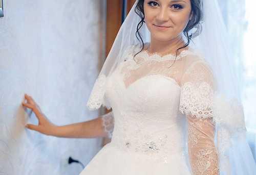 Свадебное платье, фата и кольца