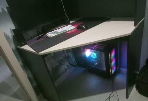 Угловой компьютерный стол