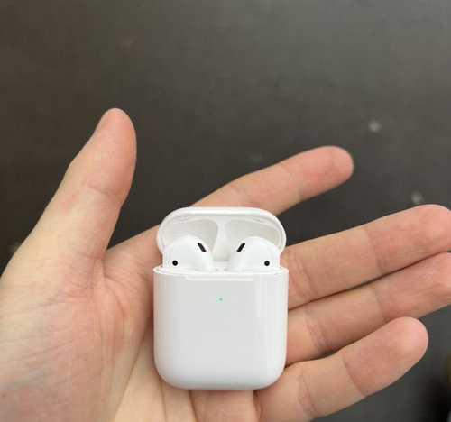 AirPods 2 с беспроводной зарядкой