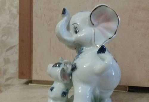 Керамическая фигурка "Слониха и слонёнок"