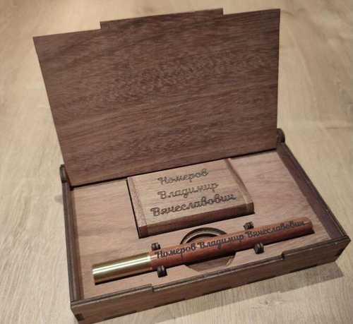 Подарочный набор флешка и ручка с гравировкой